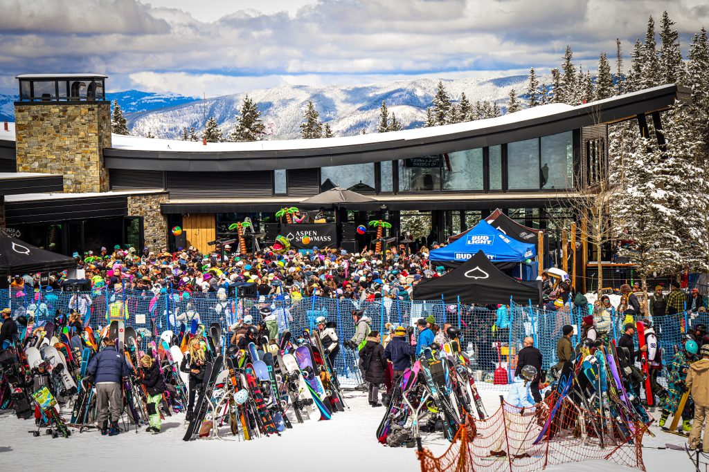 Новая палуба, вероятно, придет в ресторан Snowmass Ski Area ...